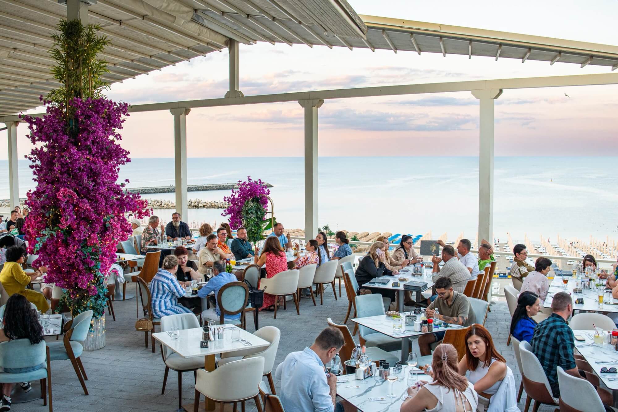 Restaurant Reyna - Priveliste superba si preparate delicioase ...